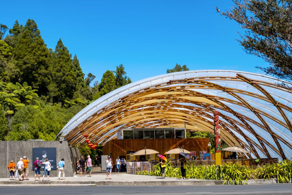 Waitomo caves, les grottes de vers luisants de Nouvelle-Zélande ...