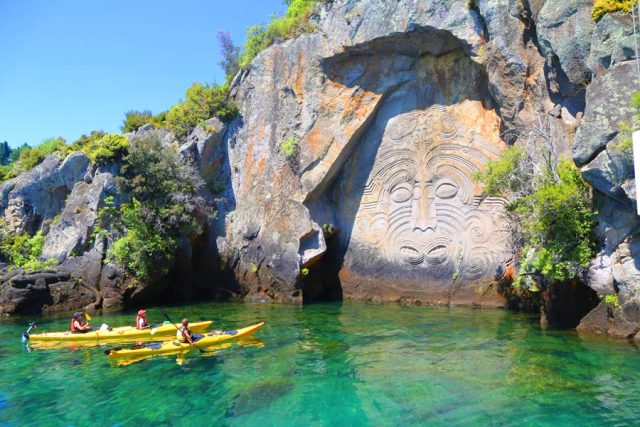Voir les Māori Rock Carvings à Taupo - Destination Nouvelle-Zélande